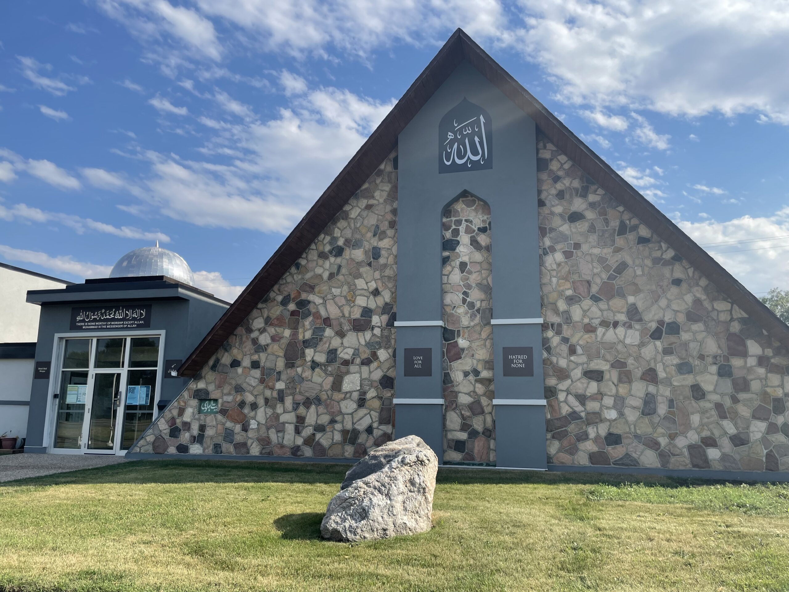 ECAMP: A House for Guidance: The Baitul Hadi Mosque and the Ahmadiyyah ...